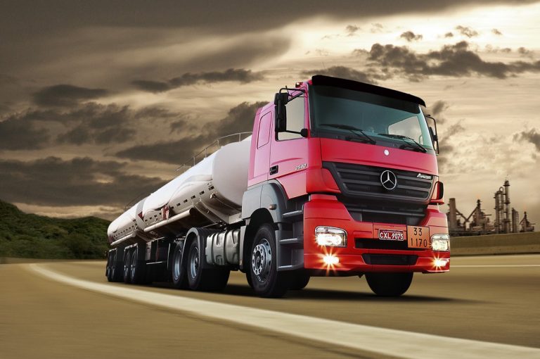 Transporte rodoviário de cargas perigosas, aspectos e exigências